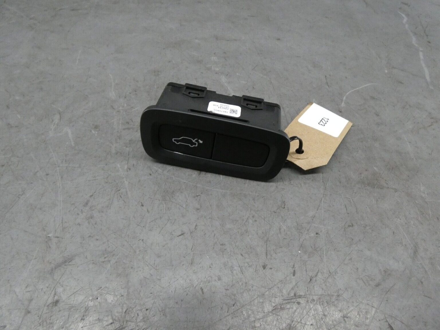 Volvo XC40 Rear Tailgate Hatch Boot Release Button 1.5 Auto 2021 ...