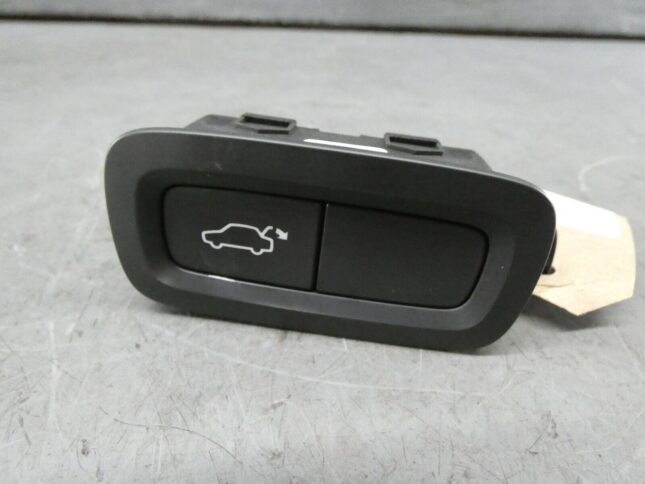 Volvo XC40 Rear Tailgate Hatch Boot Release Button 1.5 Auto 2021 ...