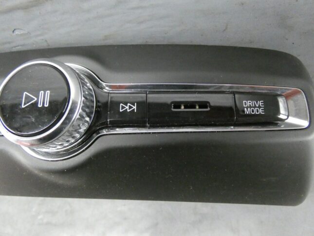 Volvo XC40 Hazard Switch Heater Control Radio Stereo Control Panel Unit ...