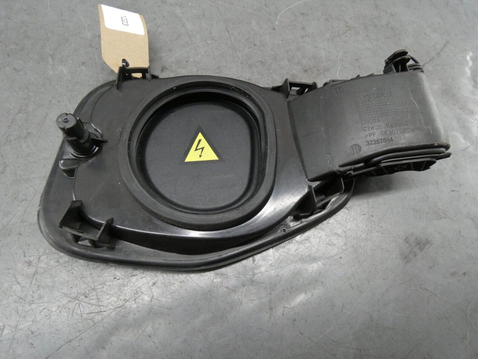 Volvo XC40 Electric Plug In Charge Port Flap Cap Cover 1.5 Auto 2021 ...