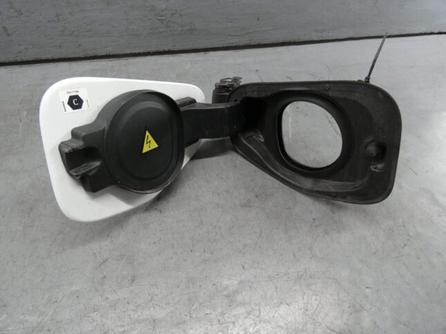 Volvo XC40 Electric Plug In Charge Port Flap Cap Cover 1.5 Auto 2021 ...