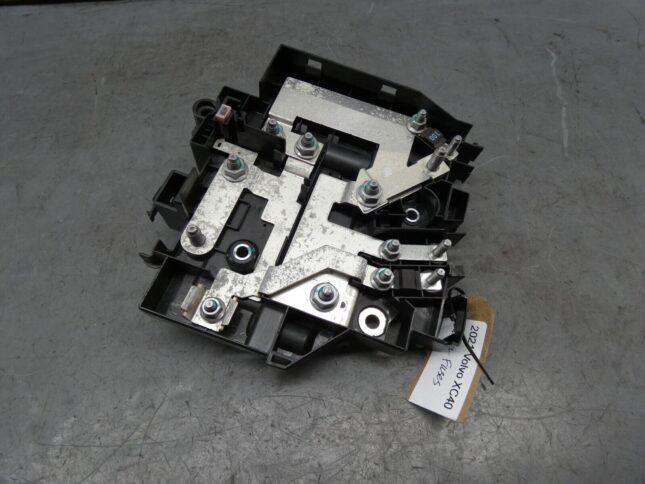 Volvo XC40 Battery Fuses 1.5 Auto 2021 - 8889877787 - Chrispin's Used ...