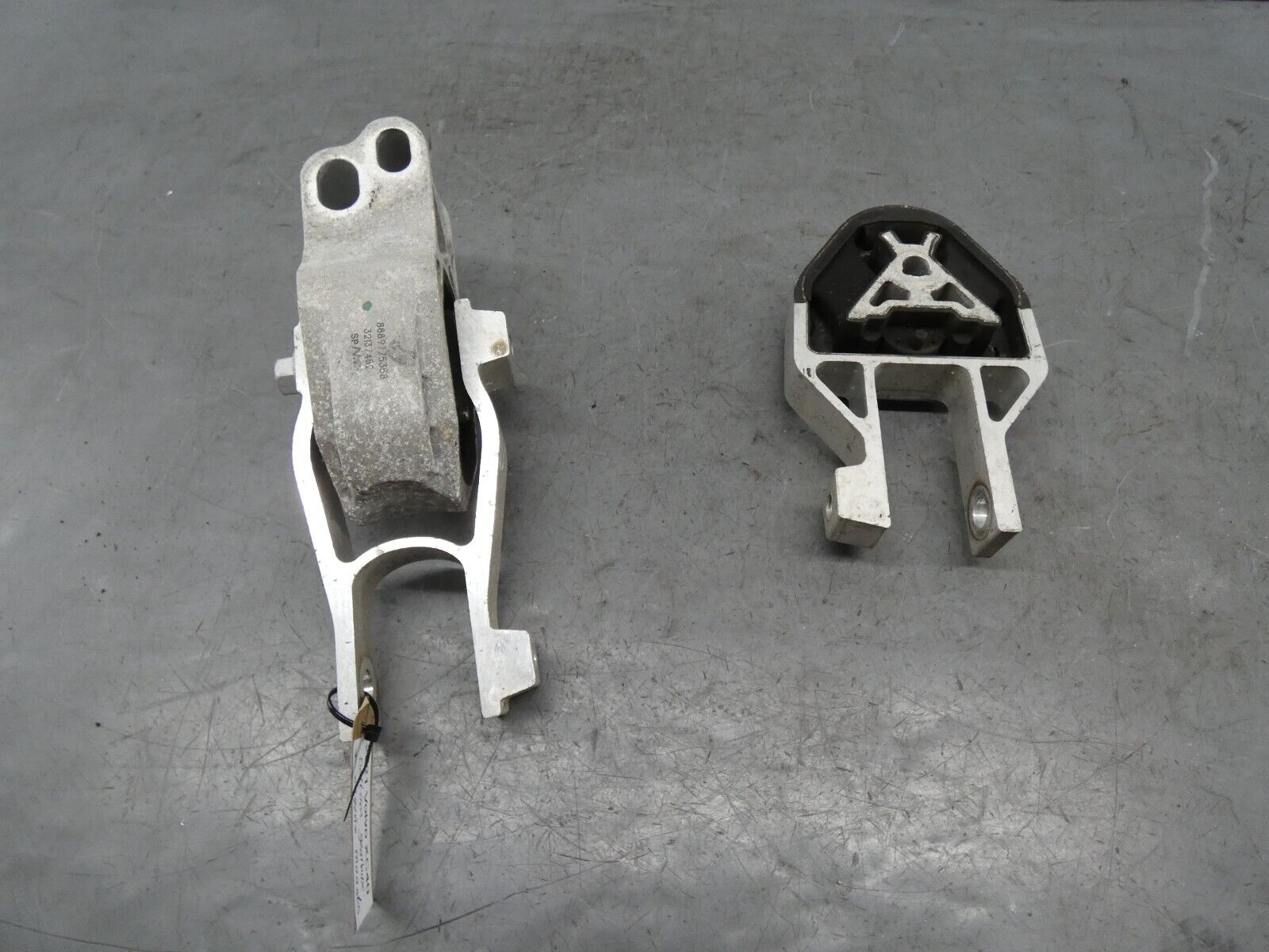 Volvo XC40 Bottom Gearbox & Engine Mount Mounts 1.5 Auto 2021 ...