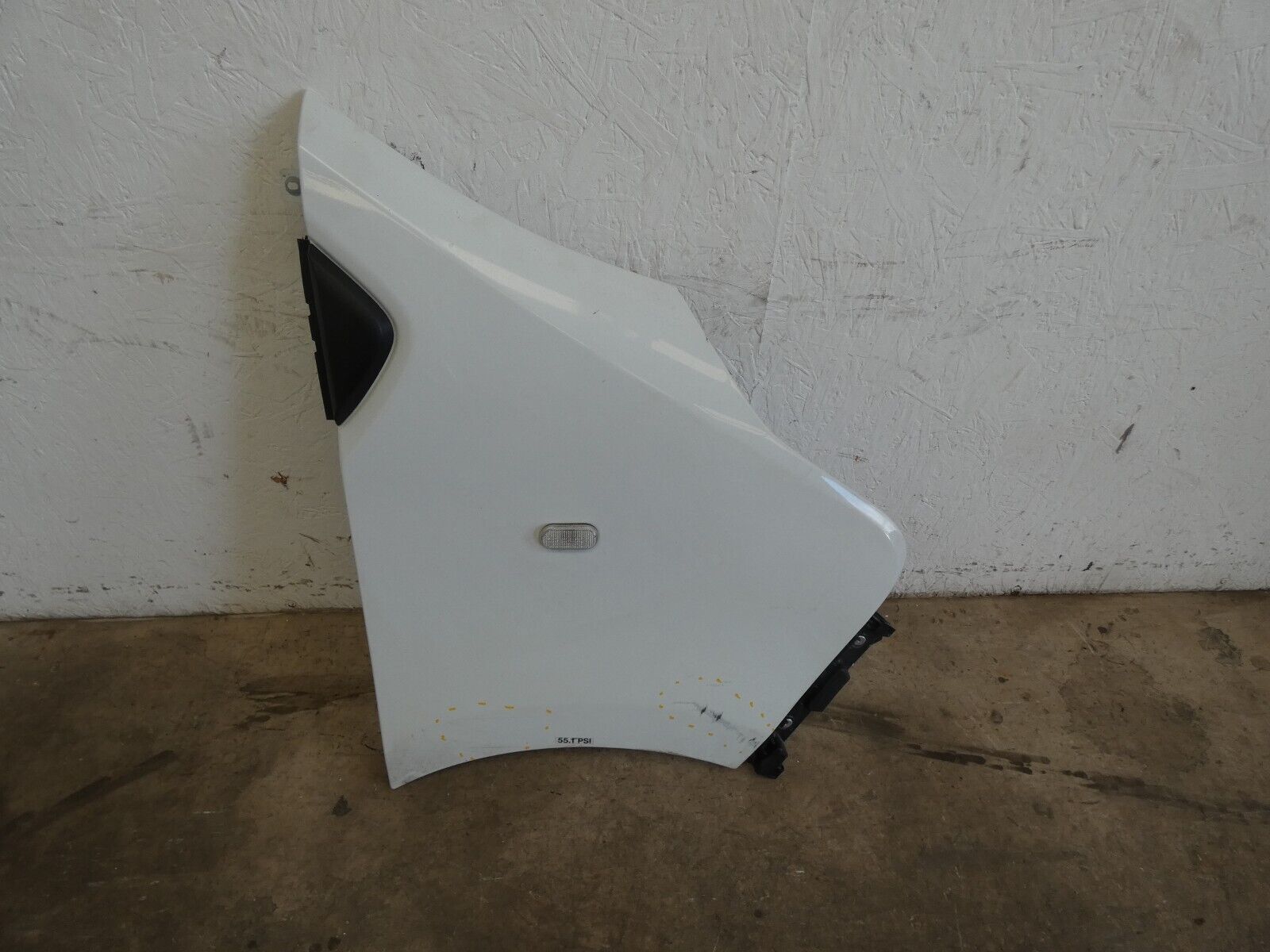 Vauxhall Vivaro Drivers Offside Front Wing 1.6CDTI 2016 (WHITE - 10U ...