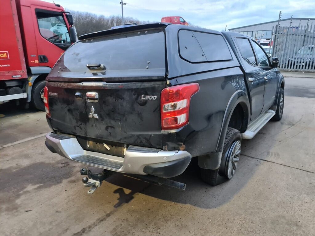 Mitsubishi L200 Rear Axle 2.4DI-D Auto 2018 - SV-450X - Gear Ratio: 3. ...