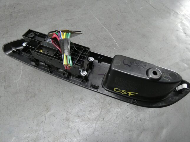 Mitsubishi L200 Drivers Offside Front Window Switches 2.4DI-D 2018 ...