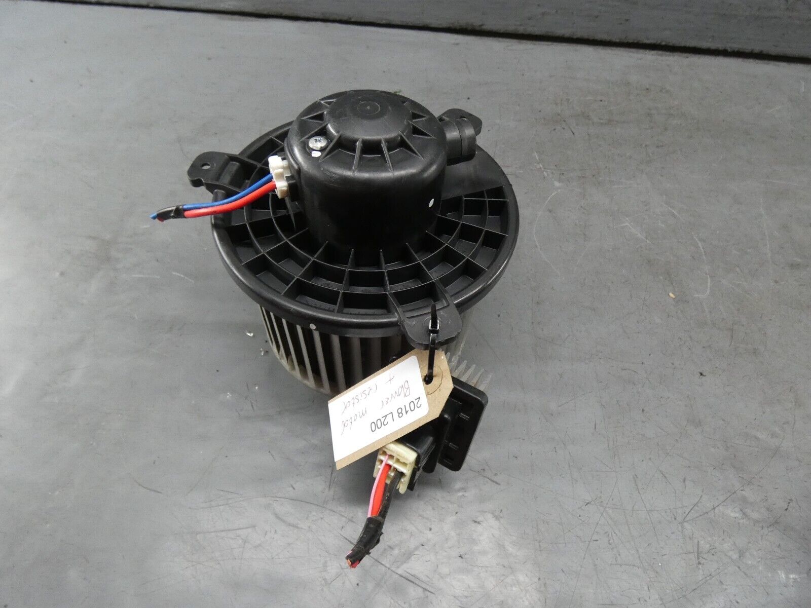 Mitsubishi L200 Heater Blower Motor & Resistor 2.4DI-D 2018 - 7802A310 ...