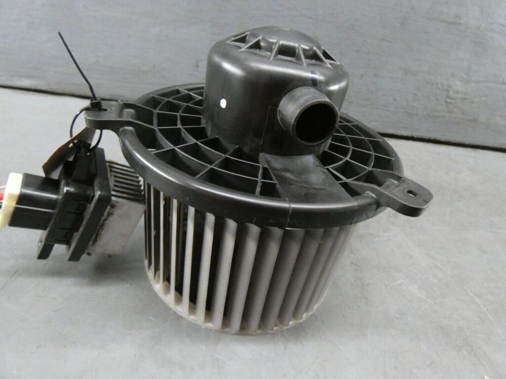 Mitsubishi L200 Heater Blower Motor & Resistor 2.4DI-D 2018 - 7802A310 ...