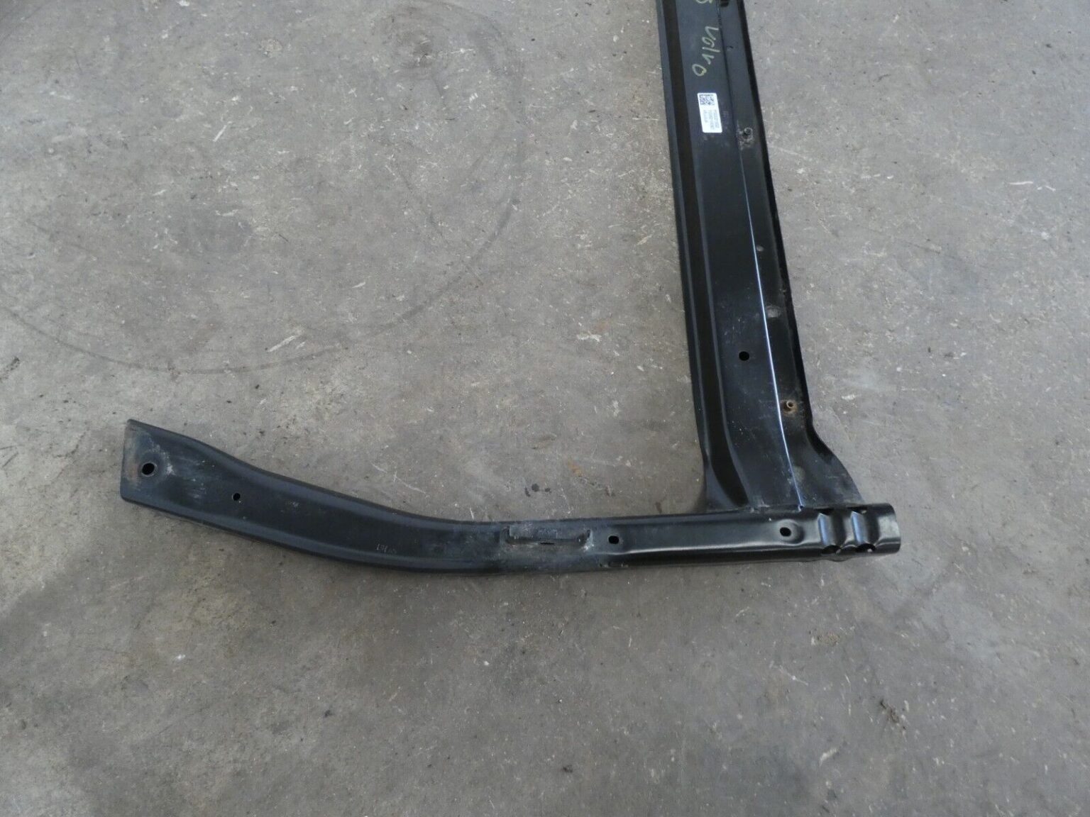 Volvo XC40 Radiator Mounting Bracket 1.5 Auto 2021 - Chrispin's Used ...