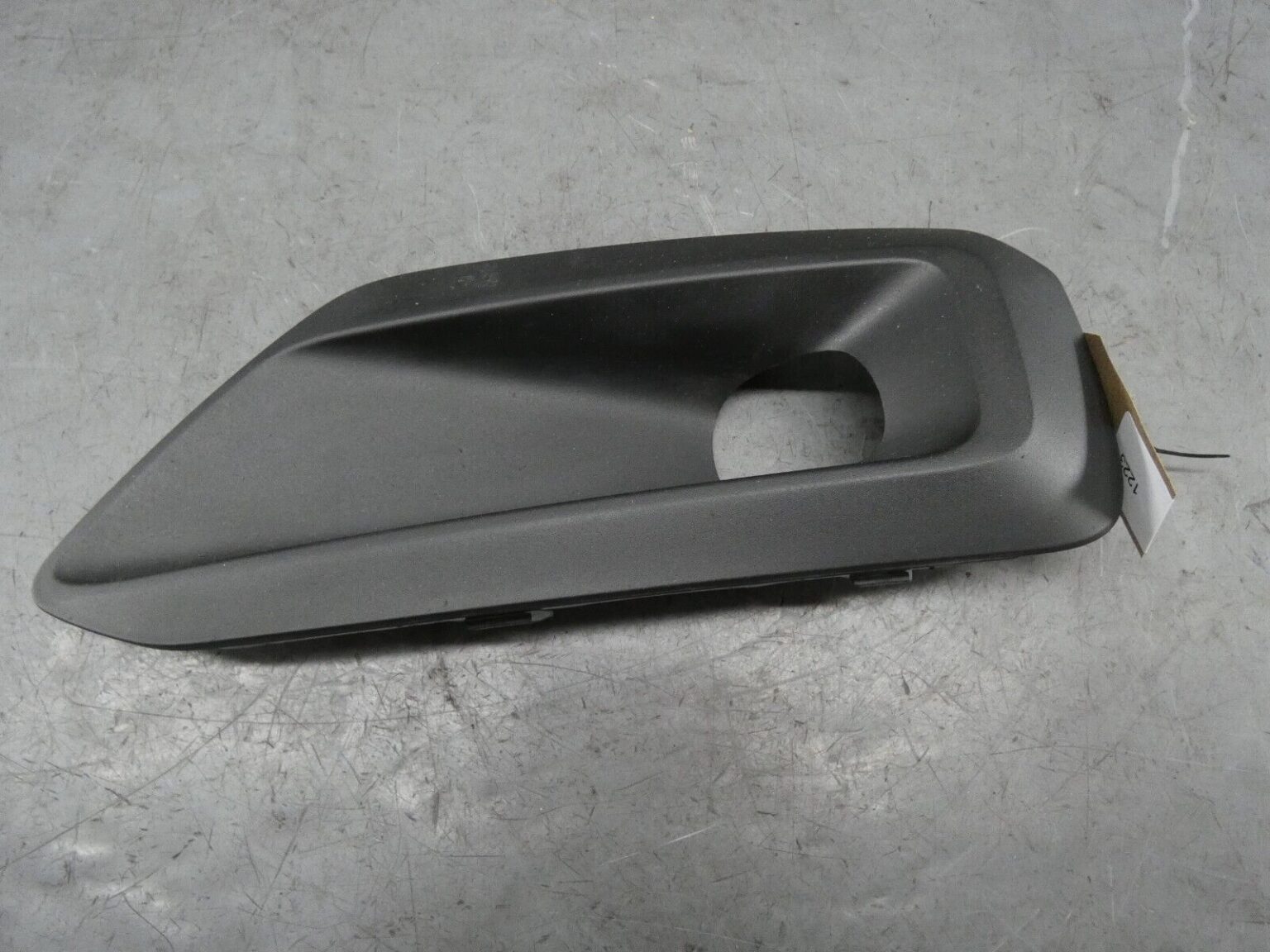 Volvo XC40 Drivers Offside Front Foglight Spotlight Surround Trim 1.5 ...