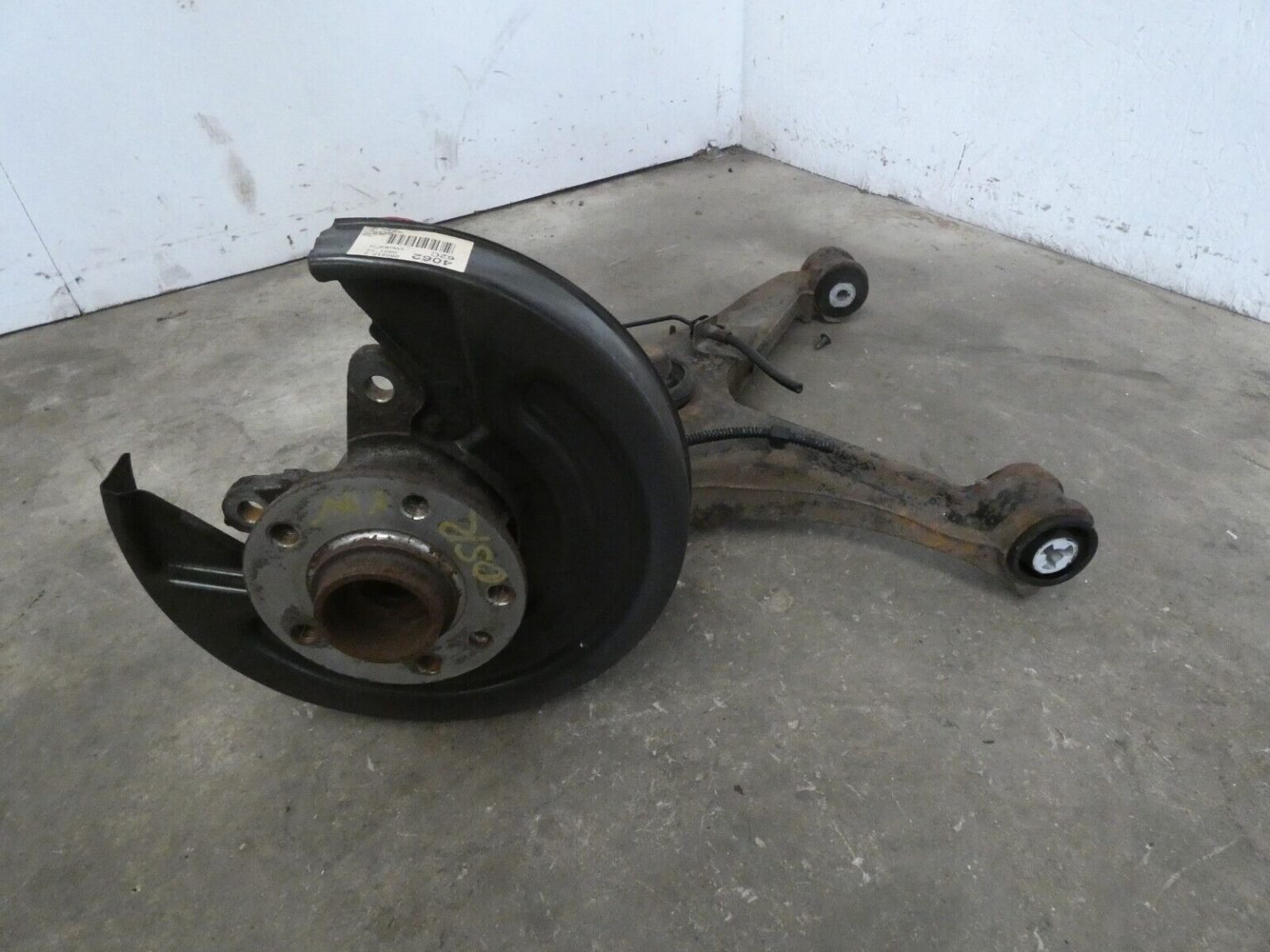 VW Volkswagen Transporter T6 Drivers Offside Front Wheel Hub 2.0TDI ...