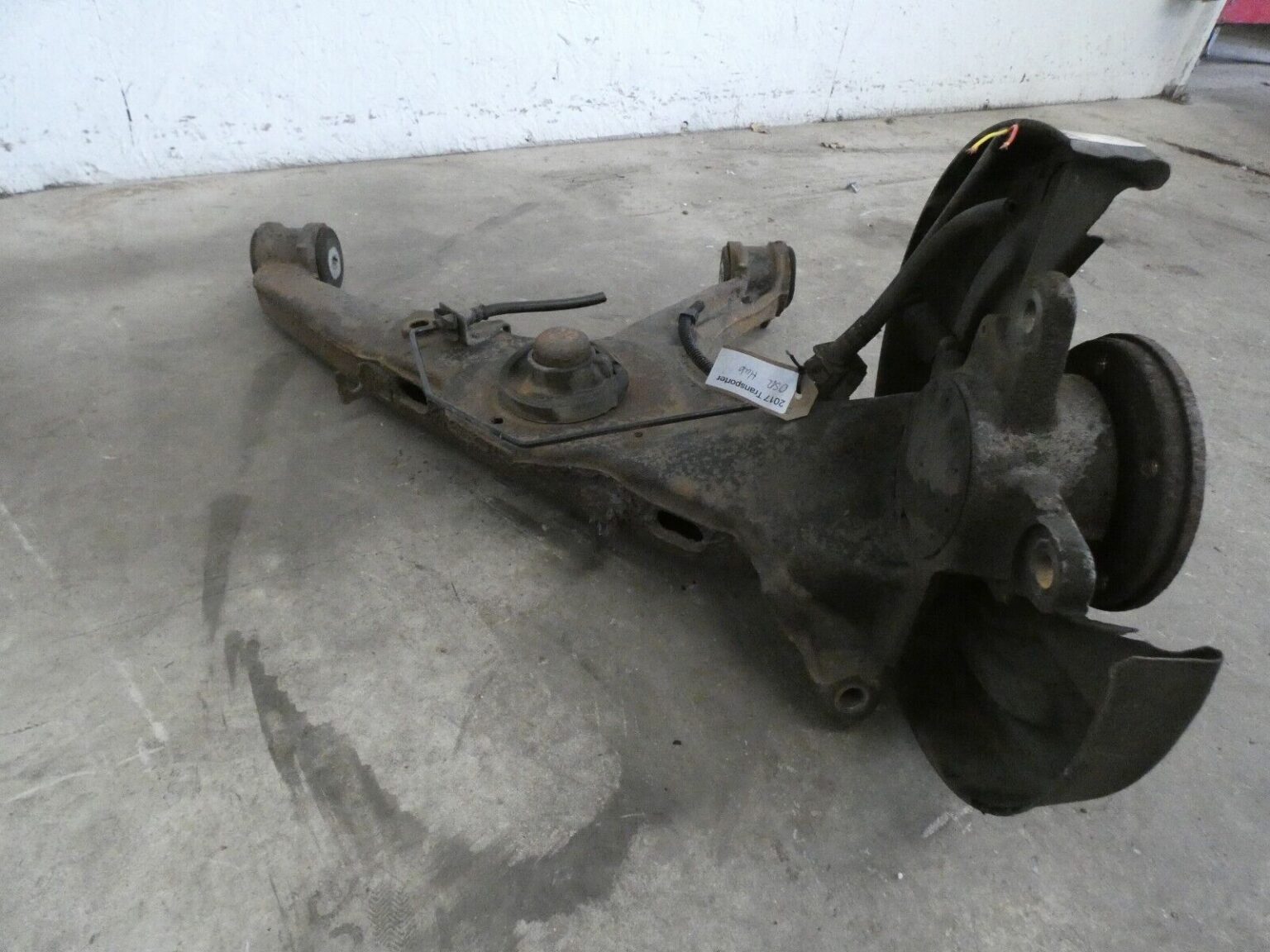 VW Volkswagen Transporter T6 Drivers Offside Front Wheel Hub 2.0TDI ...