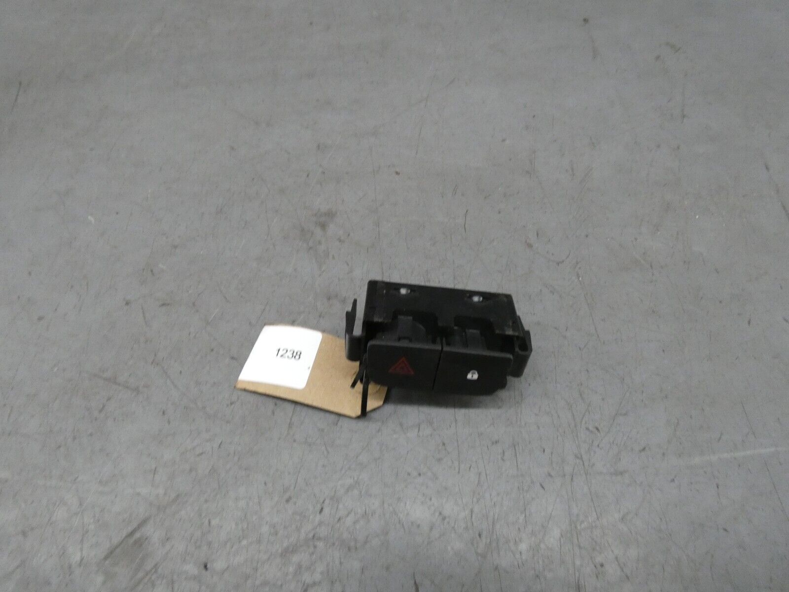 Renault Trafic Hazard Warning Light Switch 1.6DCI 2015 - Chrispin's ...