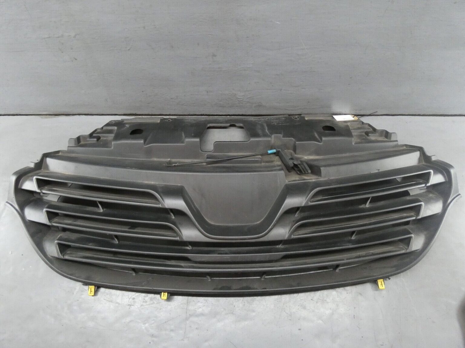 Renault Trafic Front Grill Grille 1.6DCI 2015 - Chrispin's Used Car Spares