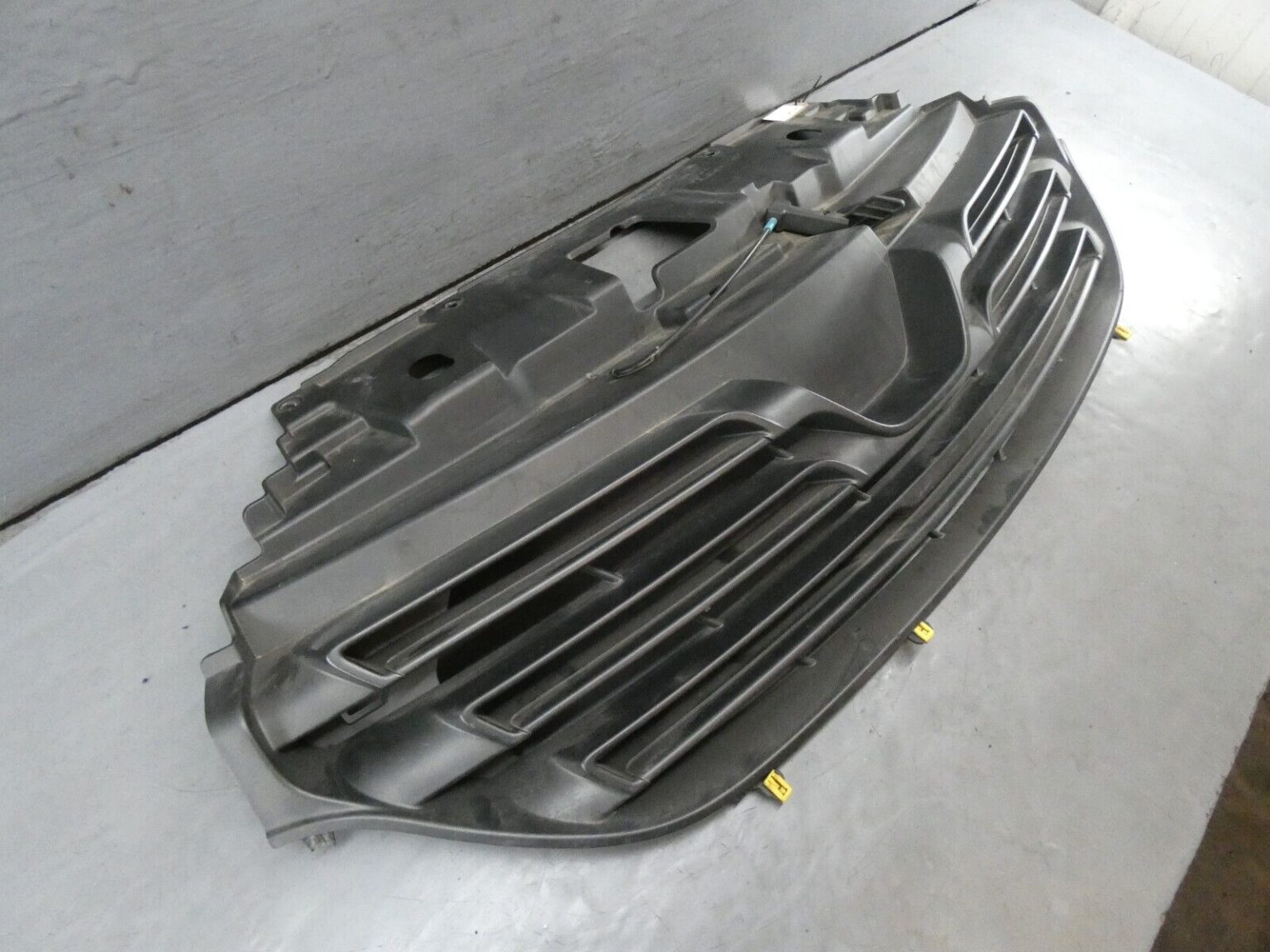 Renault Trafic Front Grill Grille 1.6DCI 2015 - Chrispin's Used Car Spares