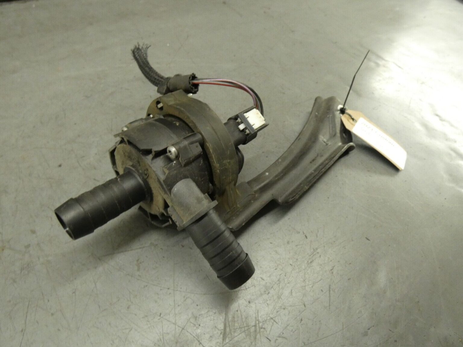 Ford Transit Custom Water Pump 2.0TDCI 2021 - KK21-18D473-BD - Chrispin's Used Car Spares