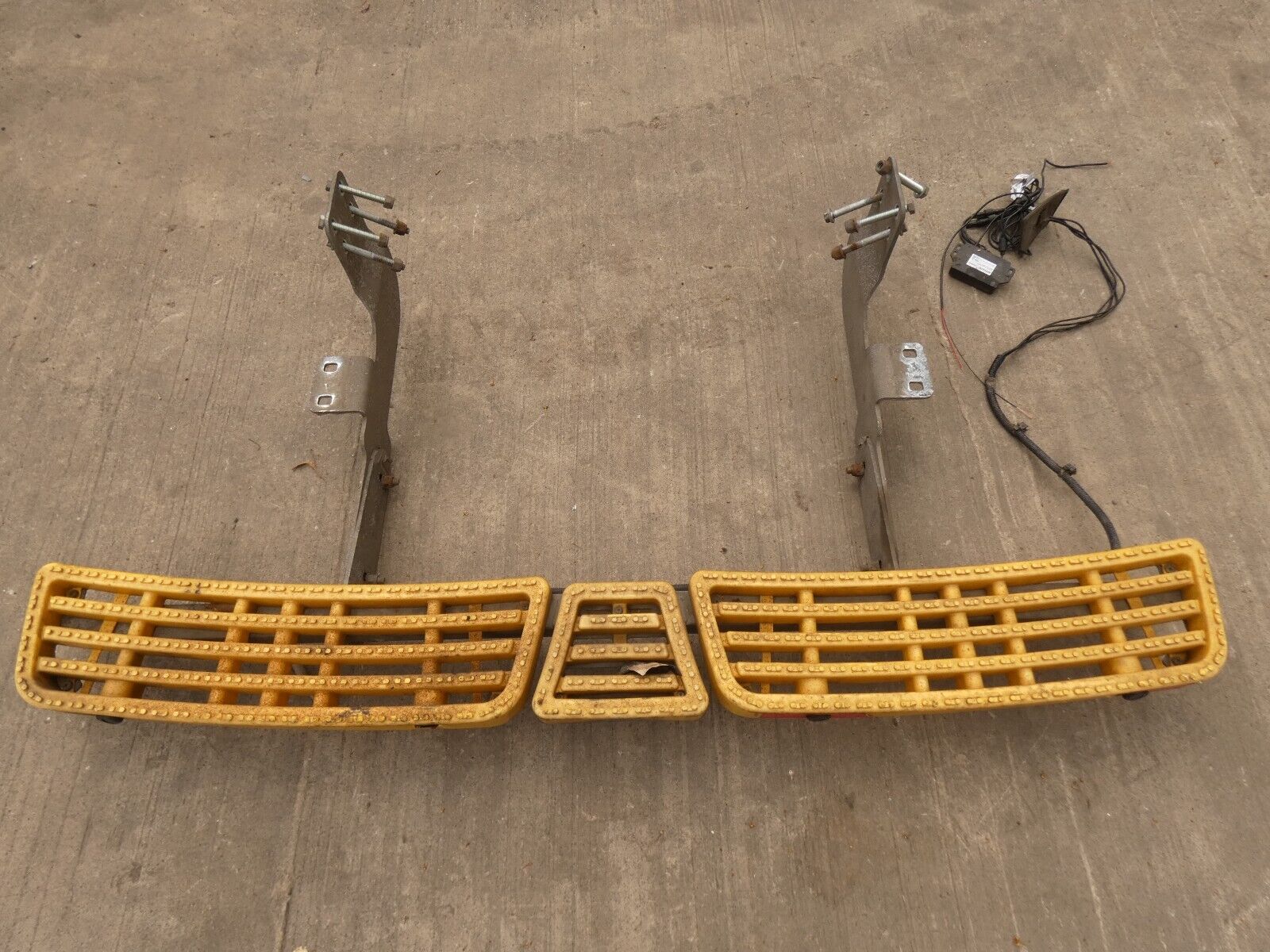 Ford Transit 350 Rear Step Bar 2.0TDCI 2019 - Chrispin's Used Car Spares