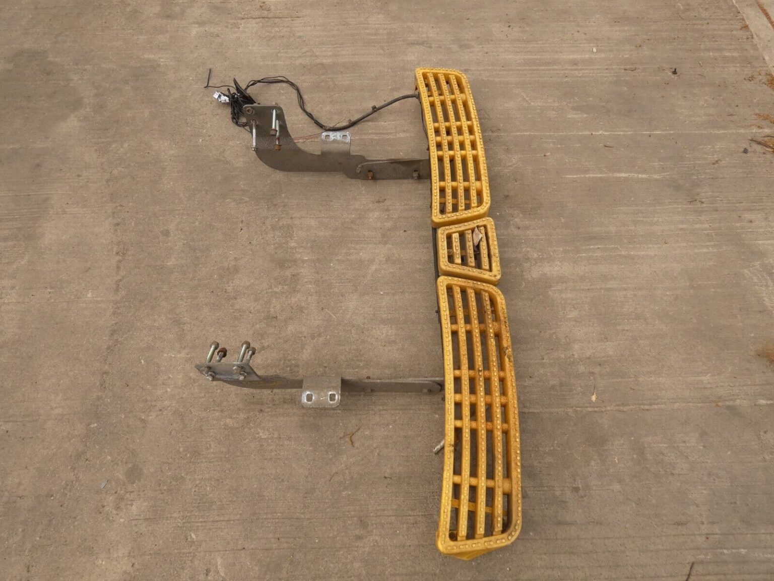 Ford Transit 350 Rear Step Bar 2.0TDCI 2019 - Chrispin's Used Car Spares