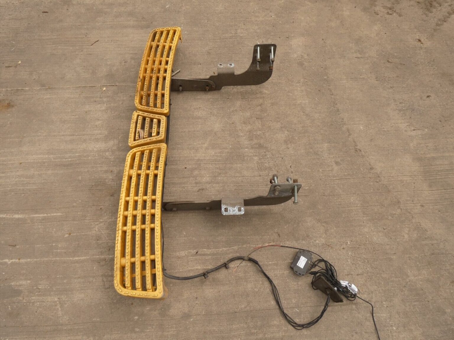 Ford Transit 350 Rear Step Bar 2.0TDCI 2019 - Chrispin's Used Car Spares