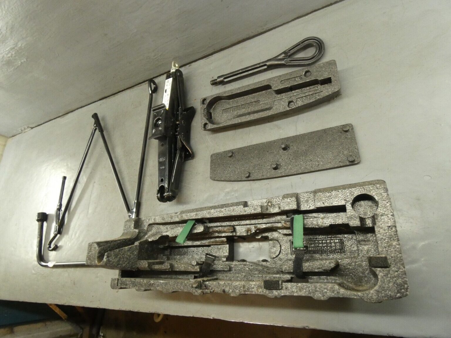 Ford Transit 350 Jack & Wheel Brace Set Kit 2.0TDCI 2019 - Chrispin's ...