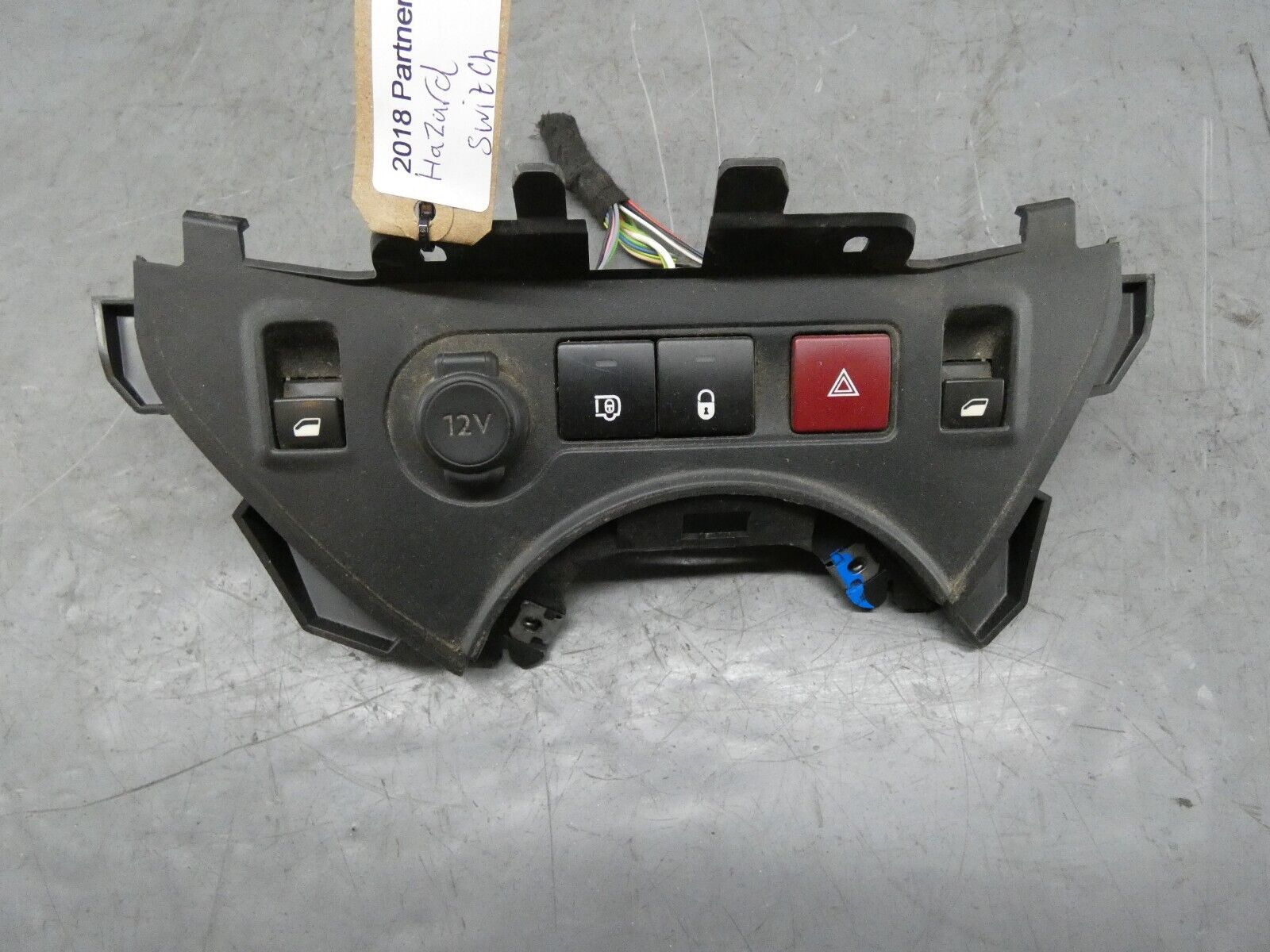 Peugeot Partner Front Window Switches 1.2 Petrol 2018 - Chrispin's Used ...