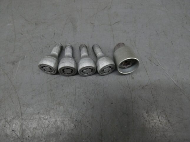 Renault Clio Locking Wheel Nut Set 5dr 1.0 Petrol 2021 - Chrispin's ...