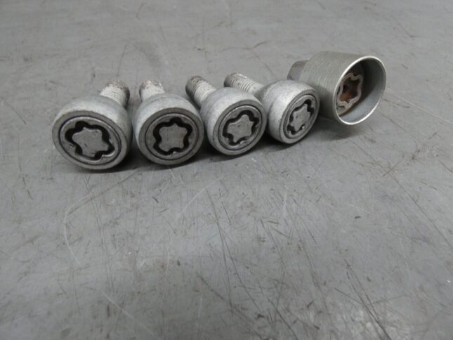 Renault Clio Locking Wheel Nut Set 5dr 1.0 Petrol 2021 - Chrispin's ...