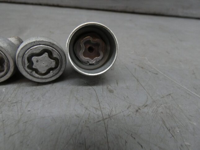 Renault Clio Locking Wheel Nut Set 5dr 1.0 Petrol 2021 - Chrispin's ...