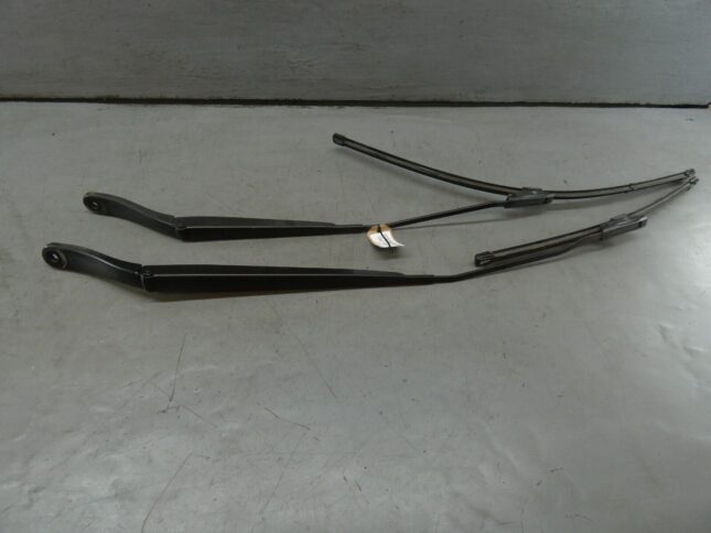 Peugeot Expert Front Wiper Arms 1.6HDI 2018 - Chrispin's Used Car Spares