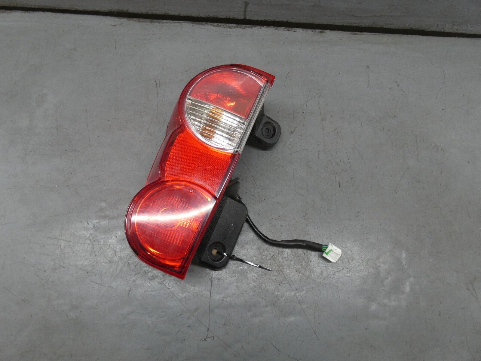 Nissan NV200 Drivers Offside Rear Tail Light 1.5DCI 2016 - Chrispin's ...