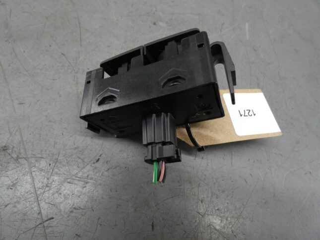 Renault Trafic Hazard Warning Light Switch 2.0DCI 2021 - Chrispin's ...