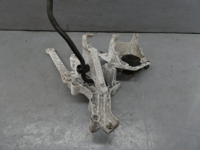 Renault Trafic Manual Gearbox Mount 2.0DCI 2021 - Chrispin's Used Car ...