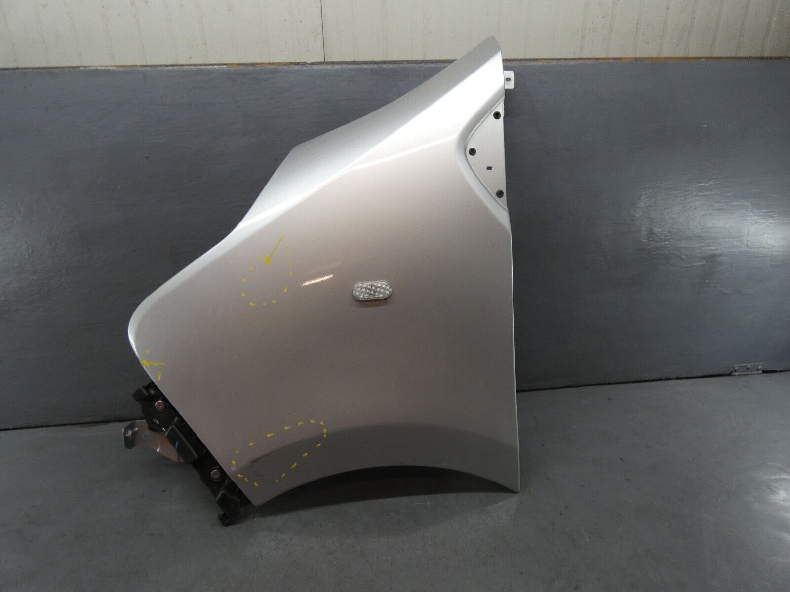 Renault Trafic Passenger Nearside Front Wing 2.0DCI 2021 (SILVER ...