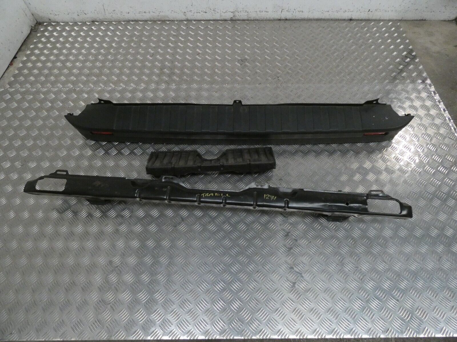 Renault Trafic Rear Bumper & Reinforcer Bar 2.0DCI 2021 - Chrispin's Used Car Spares