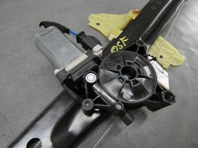 Peugeot Expert Drivers Offside Front Window Motor 1.6HDI 2021 ...