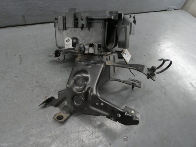 Ford Transit Custom Engine Bay Fuse Box & Bracket 2.0DCIV 2019 ...