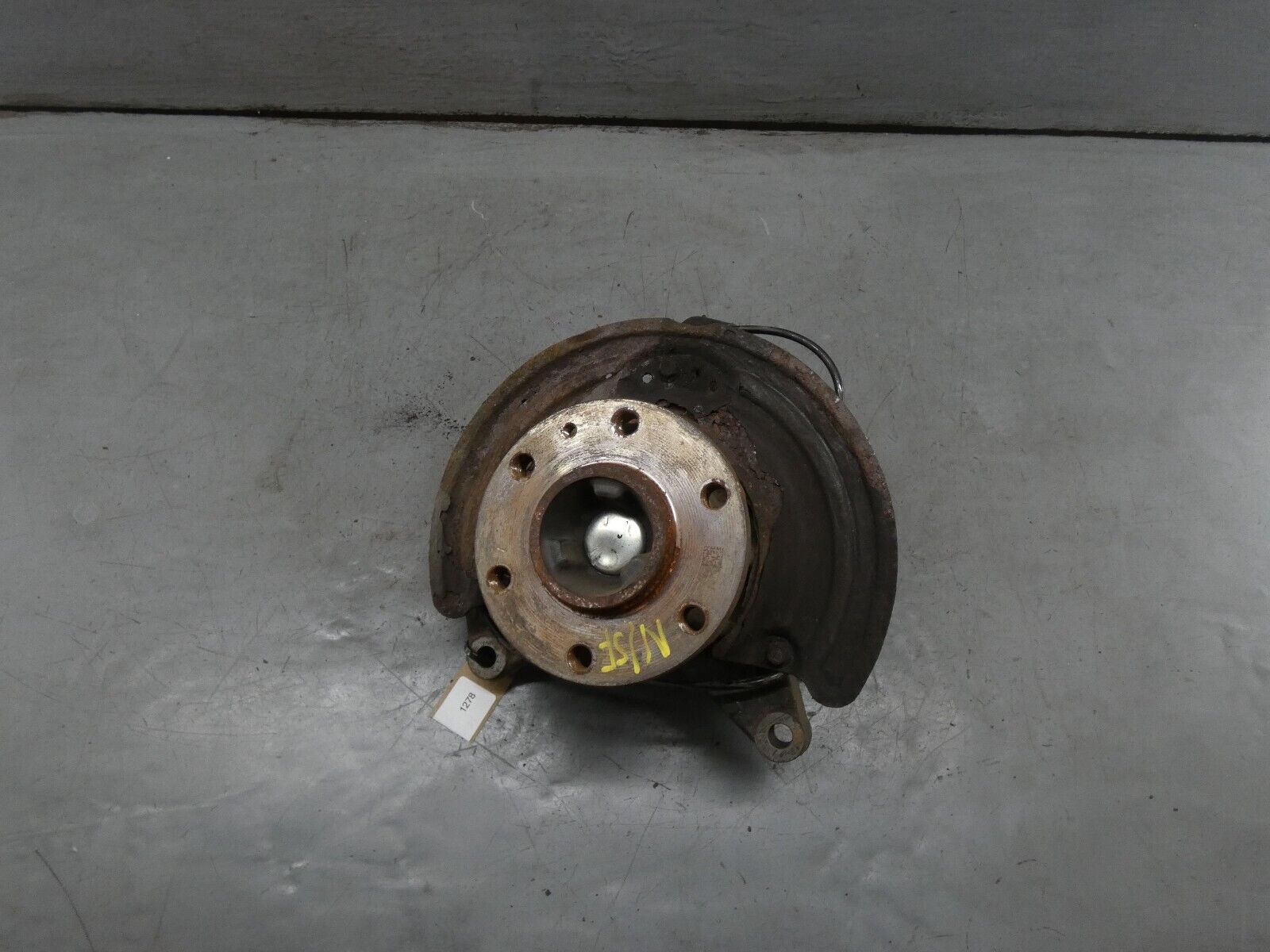 Iveco Daily Passenger Nearside Front Wheel Hub 2.3 2016 - Chrispin's ...