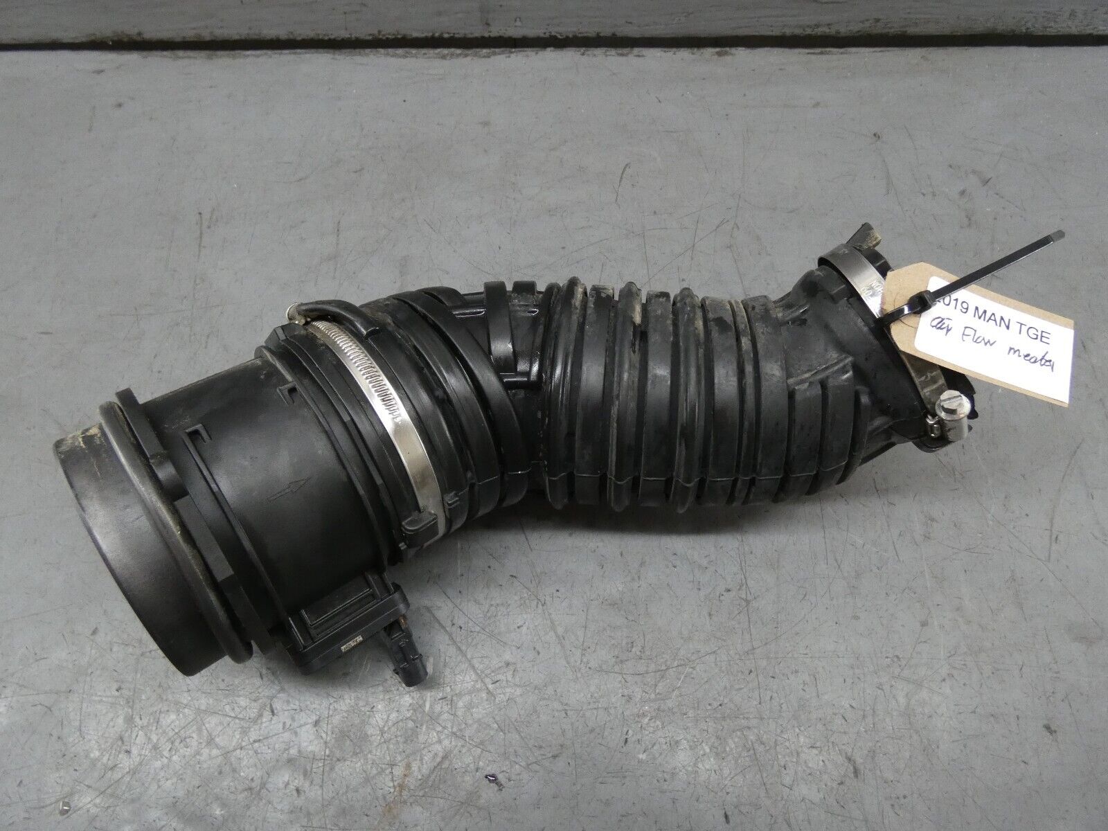 MAN TGE Air Flow Meter & Pipe Hose 2.0TDI 2019 - 03N906461 - Chrispin's ...