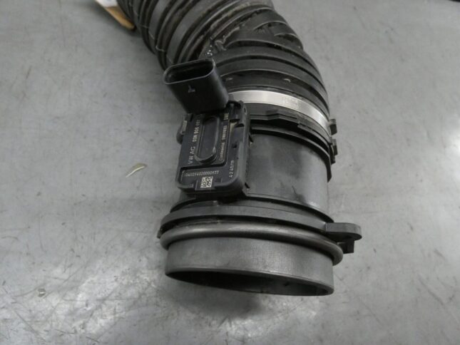 MAN TGE Air Flow Meter & Pipe Hose 2.0TDI 2019 - 03N906461 - Chrispin's ...