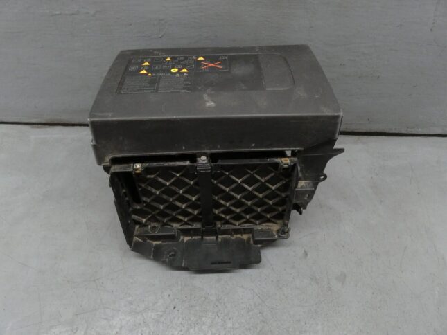 Vauxhall Vivaro Battery Box 1.6CDTI Bi-Turbo 2018 - Chrispin's Used Car ...