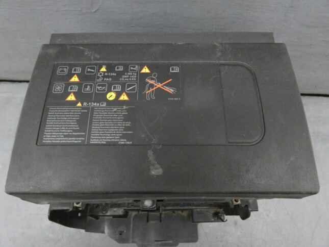 Vauxhall Vivaro Battery Box 1.6CDTI Bi-Turbo 2018 - Chrispin's Used Car ...