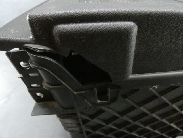 Vauxhall Vivaro Battery Box 1.6CDTI Bi-Turbo 2018 - Chrispin's Used Car ...