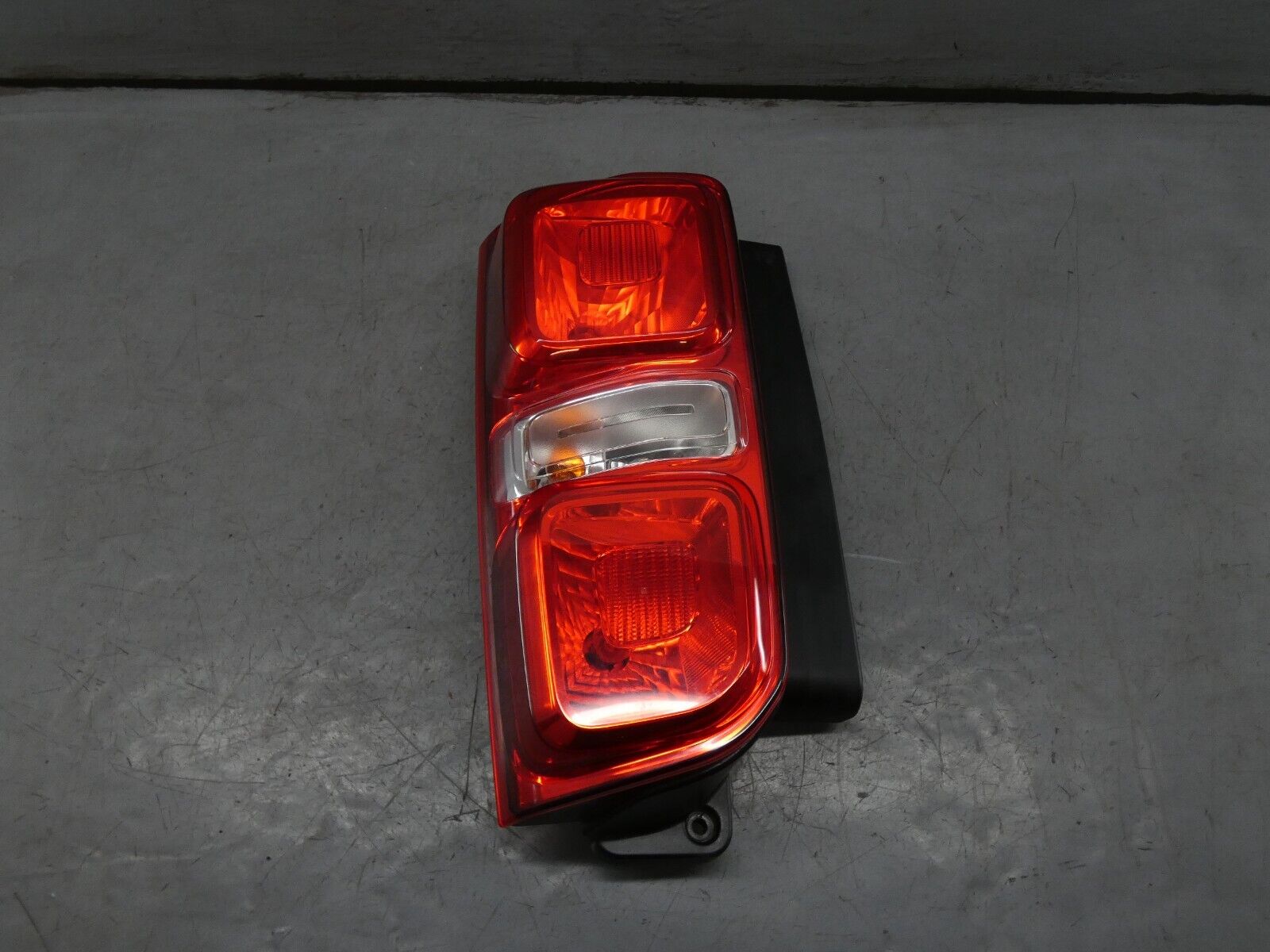 Vauxhall Vivaro Drivers Offside Rear Tail Light 2.0HDI 2020 ...