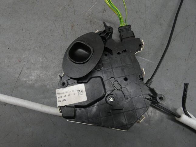 Vauxhall Vivaro Rear Door Lock Latch Motor 2.0HDI 2020 - 9808582780 ...