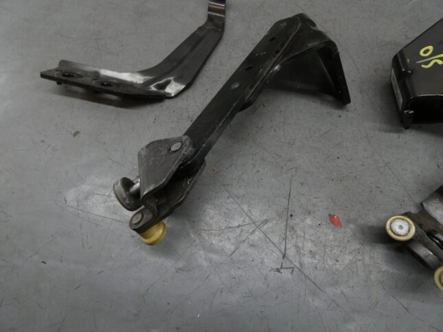 Peugeot Expert Drivers Offside Side Sliding Door Runners 2020 ...