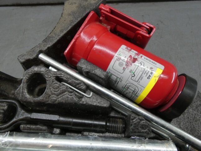 MAN TGE Jack & Wheel Brace Set Kit 2.0TDI 2019 - 2N0 011 031 E - Chrispin's Used Car Spares