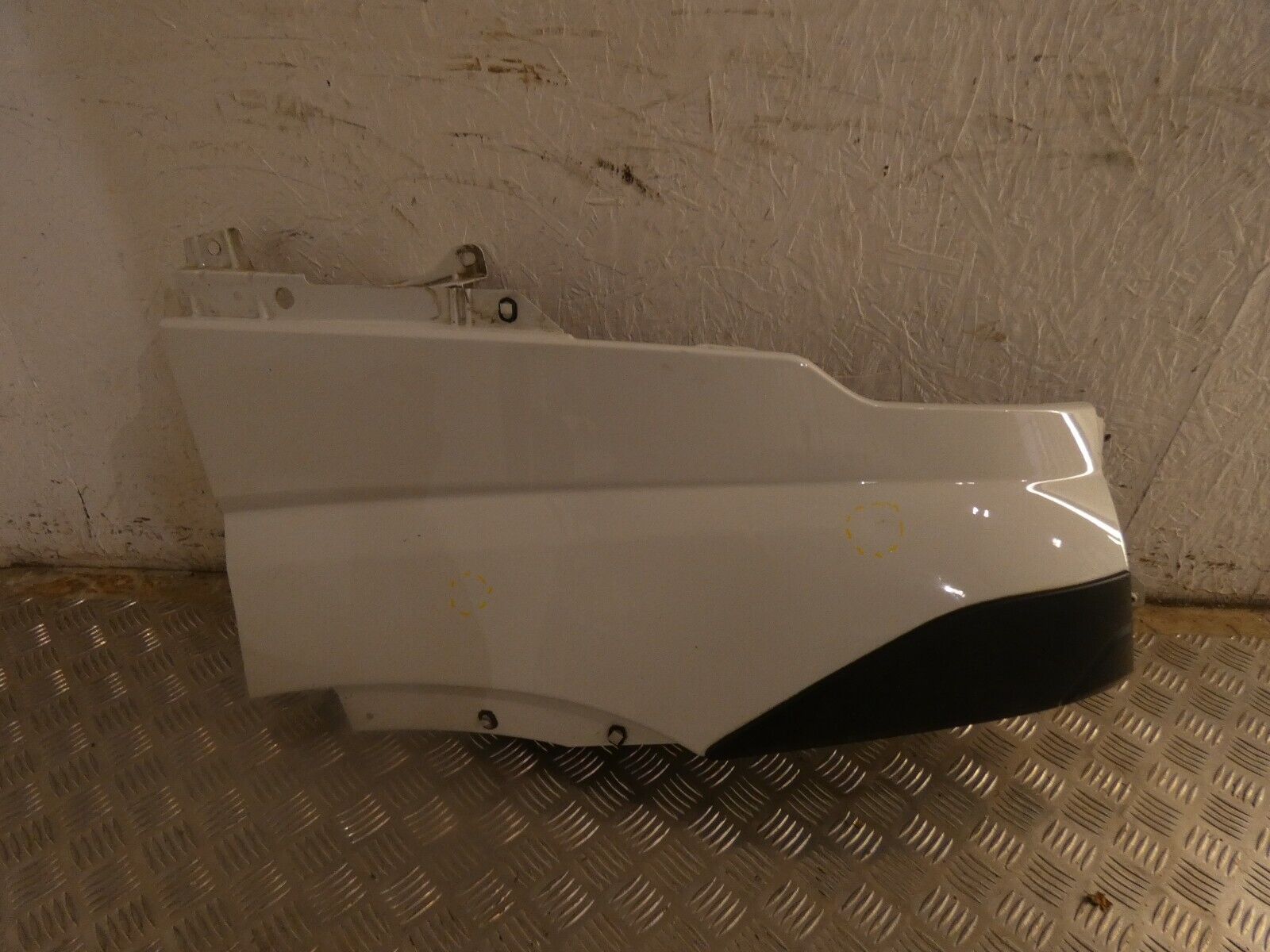 Iveco Daily Drivers Offside Front Wing 2.3 2016 (WHITE) - Chrispin's ...