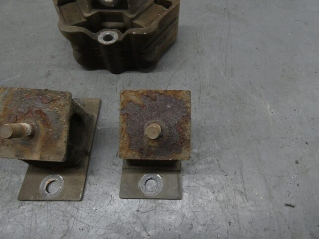 DAF LF45 140 Engine Mount Mounts 2013 - Chrispin's Used Car Spares