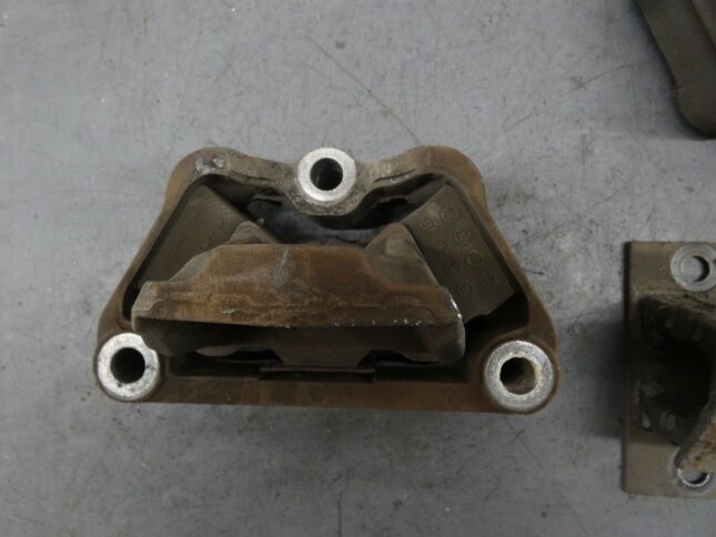DAF LF45 140 Engine Mount Mounts 2013 - Chrispin's Used Car Spares
