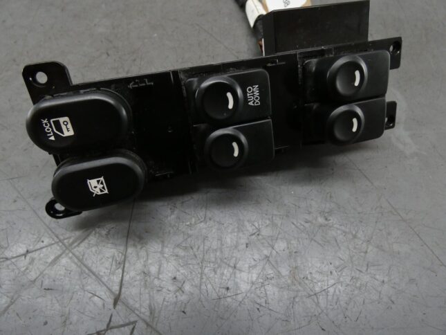 Hyundai i30 Drivers Offside Front Window Switches 5dr 1.4 16v 2011 ...